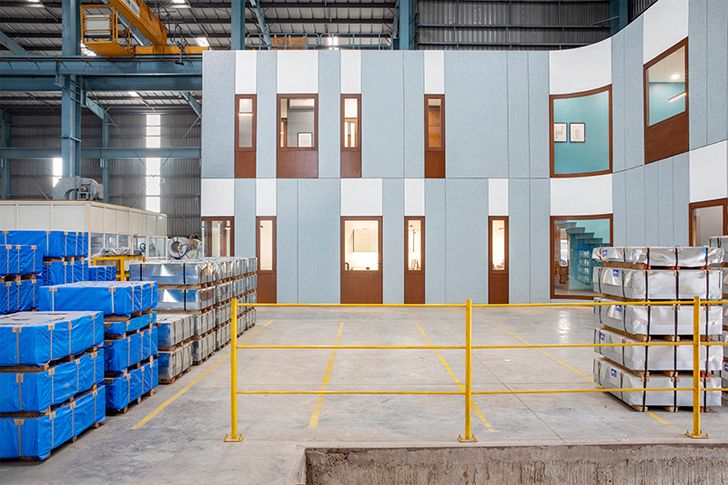 An atypical corner office » India Art N Design